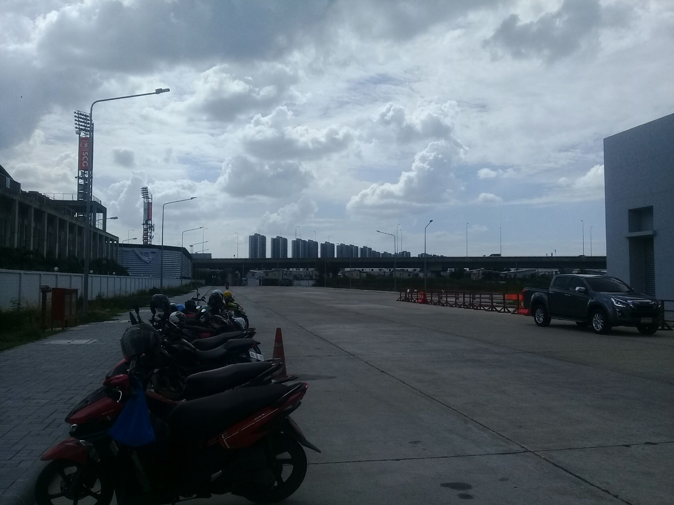 How to get to from Chaengwattana to 90 day office in Muang Thang Thani ...