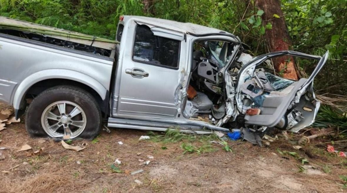 Car Accident Pins Phuket Mans Legs In Crushed Car Phuket News Thailand News Travel And Forum