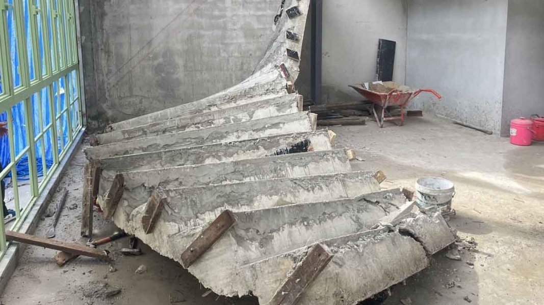 Concrete Stair Collapse Kills Worker in Bangkok - Bangkok News ...