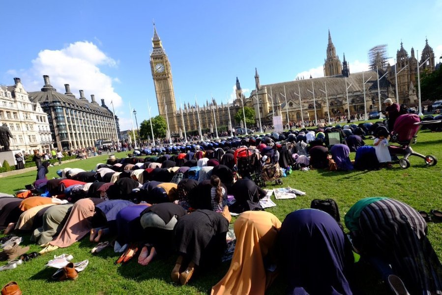 Trump Sparks Controversy Claiming London Wants Sharia Law - Page 3 ...
