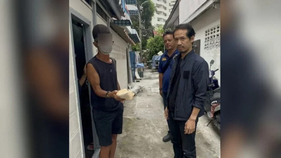 Honesty Praised: Man Returns Lost 225,000 Baht - Bangkok News ...