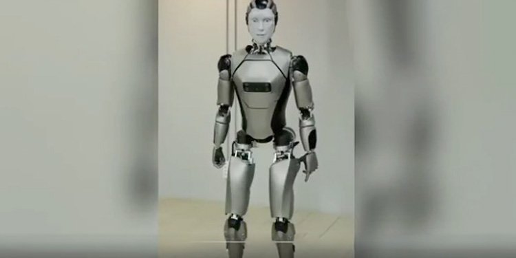 Russia’s humanoid robot AIdol falls during debut in Moscow - World News ...