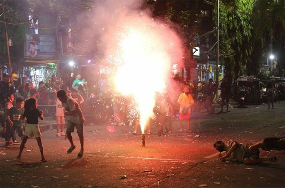 Firecracker Tragedy in Manila Claims 12-Year-Old's Life - Philippines ...