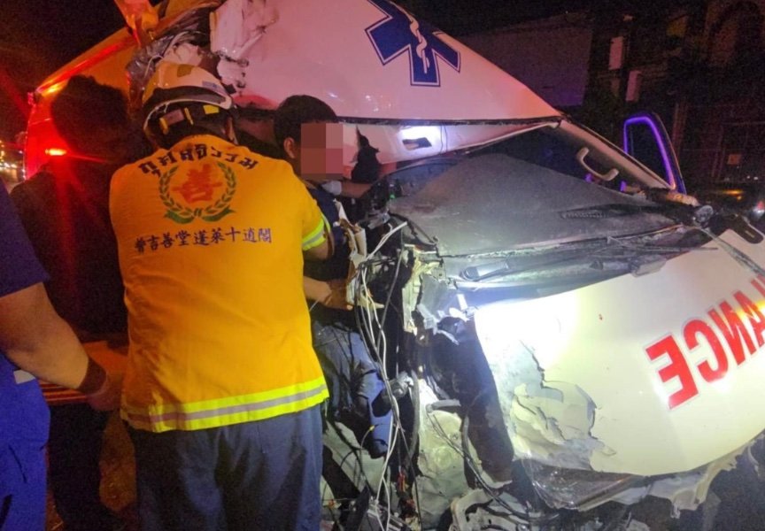 Ambulance Carrying Body Crashes Into Truck at Phuket Junction - Phuket ...