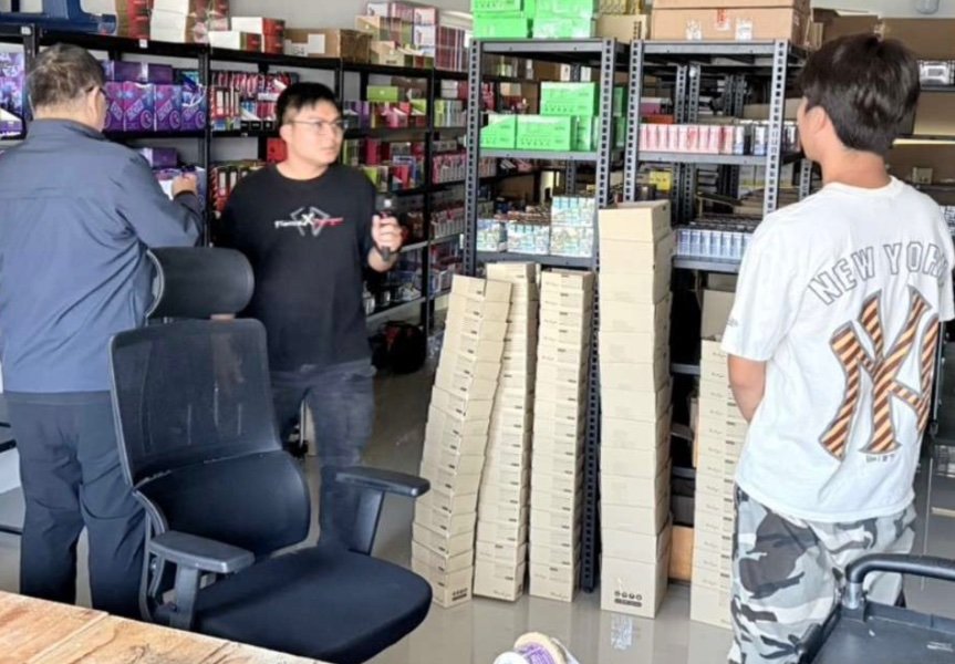 Bangkok Police Bust E-Cigarette Warehouse, Seize Stock - Bangkok News ...